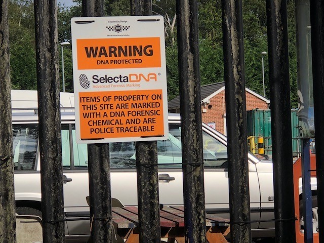 SelectaDNA Outdoor Warning Sign (Orange 40x30cm) | SelectaDNA