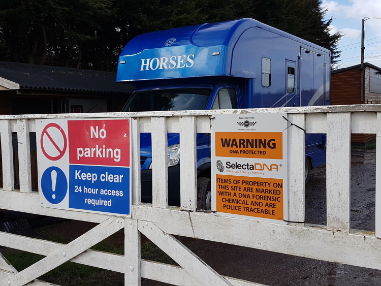 SelectaDNA Outdoor Warning Sign (Orange 40x30cm) | SelectaDNA