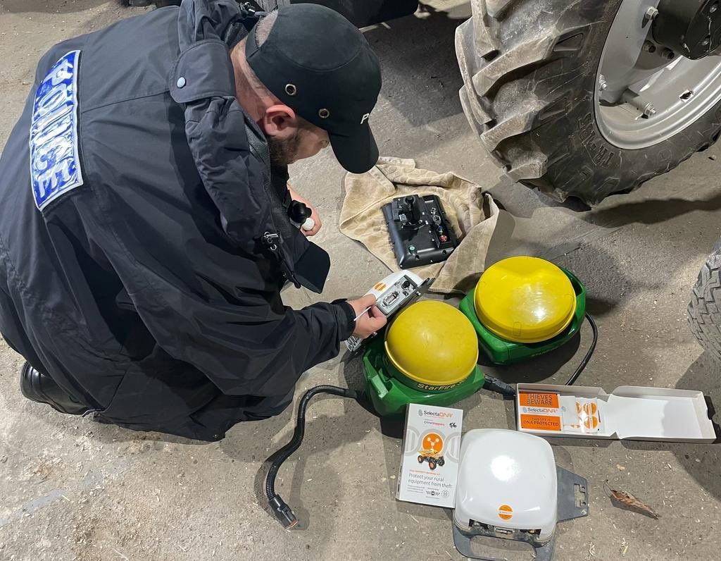 SelectaDNA Tractor GPS System Kit | SelectaDNA